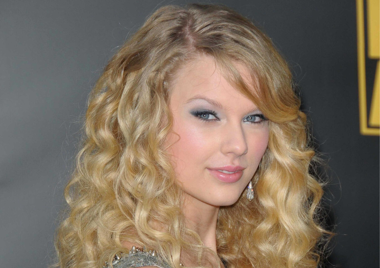 Real Meanings Behind The Songs On Taylor Swift's Debut Album ...