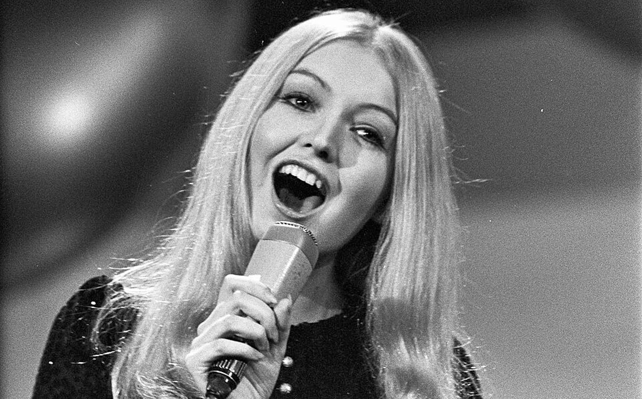 Top 10 Mary Hopkin Songs - ClassicRockHistory.com